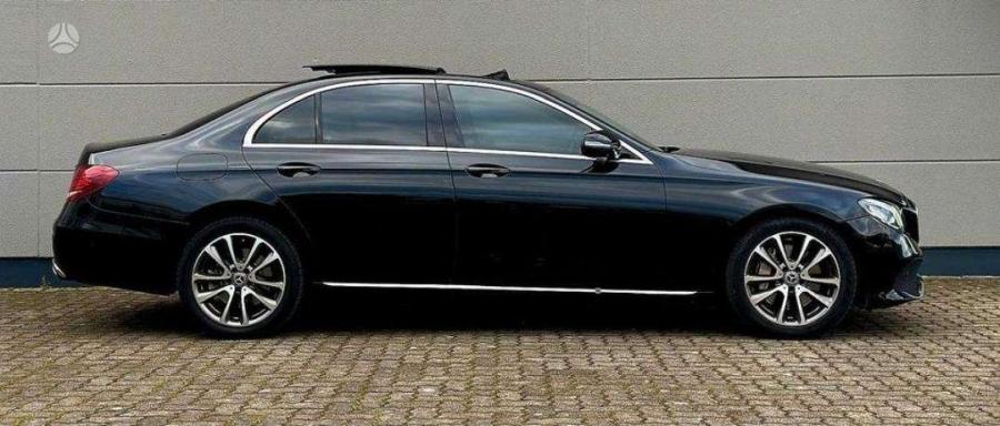 Black Mercedes-Benz E 220 2018 in Rietavas, with an engine capacity of 1.95 L and mileage of 177 thousand km for 22200 €, photo 3 on AUTOMOTO.COM.LV