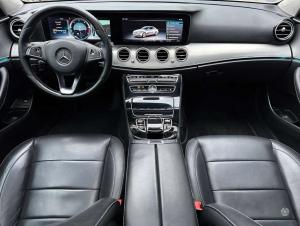 Black Mercedes-Benz E 220 2018 in Rietavas, with an engine capacity of 1.95 L and mileage of 177 thousand km for 22200 €, photo 4 on AUTOMOTO.COM.LV
