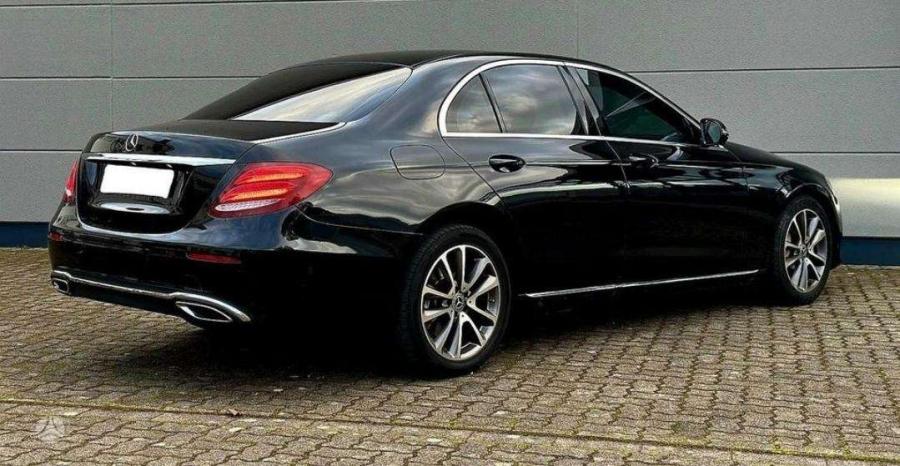 Black Mercedes-Benz E 220 2018 in Rietavas, with an engine capacity of 1.95 L and mileage of 177 thousand km for 22200 €, photo 6 on AUTOMOTO.COM.LV