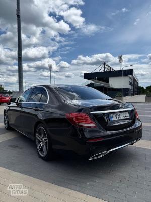 Black Mercedes-Benz E 220 2018 in Kaunas, with an engine capacity of 2.00 L and mileage of 346 thousand km for 21000 €, photo 3 on AUTOMOTO.COM.LV