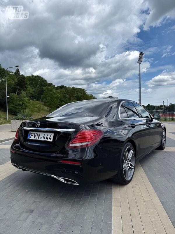 Melns Mercedes-Benz E 220 2018 Kauņa, ar dzinēja tilpumu 2.00 L un nobraukumu 346 tūkst. km par 21000 €, foto 4 vietnē AUTOMOTO.COM.LV