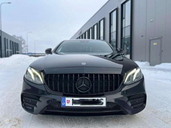 Melns Mercedes-Benz E 220 2018 Viļņa, ar dzinēja tilpumu 1.95 L un nobraukumu 272 tūkst. km par 23899 €, foto 2 vietnē AUTOMOTO.COM.LV
