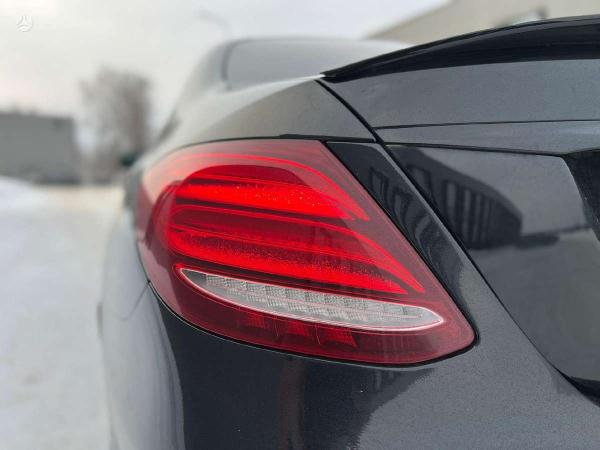 Melns Mercedes-Benz E 220 2018 Viļņa, ar dzinēja tilpumu 1.95 L un nobraukumu 272 tūkst. km par 23899 €, foto 10 vietnē AUTOMOTO.COM.LV