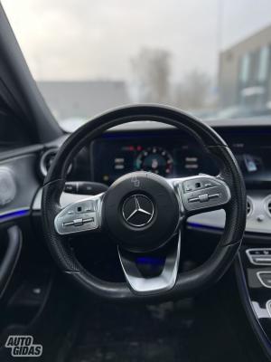 Melns Mercedes-Benz E 220 2018 Viļņa, ar dzinēja tilpumu 2.00 L un nobraukumu 272 tūkst. km par 23499 €, foto 16 vietnē AUTOMOTO.COM.LV