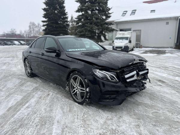 Black Mercedes-Benz E 220 2018 in Kaunas, with an engine capacity of 1.95 L and mileage of 325 thousand km for 11300 €, photo 1 on AUTOMOTO.COM.LV
