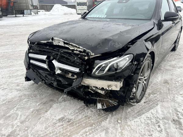 Melns Mercedes-Benz E 220 2018 Kauņa, ar dzinēja tilpumu 1.95 L un nobraukumu 325 tūkst. km par 11300 €, foto 8 vietnē AUTOMOTO.COM.LV