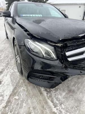 Black Mercedes-Benz E 220 2018 in Kaunas, with an engine capacity of 1.95 L and mileage of 325 thousand km for 11300 €, photo 27 on AUTOMOTO.COM.LV