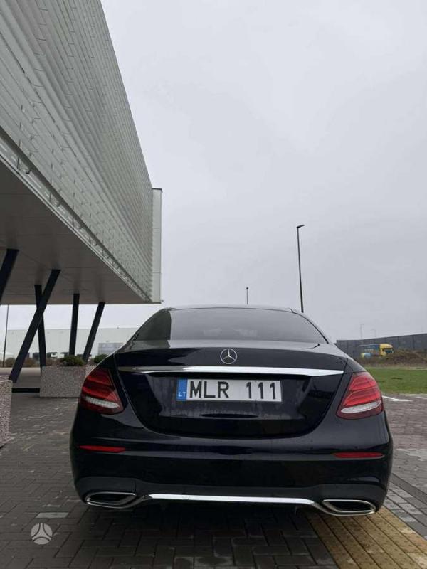 Black Mercedes-Benz E 220 2018 in Kaunas, with an engine capacity of 1.95 L and mileage of 291 thousand km for 21500 €, photo 2 on AUTOMOTO.COM.LV