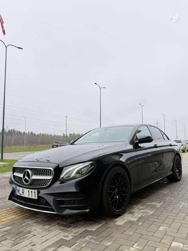 Black Mercedes-Benz E 220 2018 in Kaunas, with an engine capacity of 1.95 L and mileage of 291 thousand km for 21500 €, photo 6 on AUTOMOTO.COM.LV