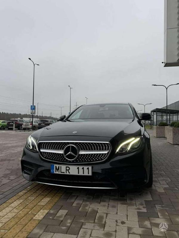 Black Mercedes-Benz E 220 2018 in Kaunas, with an engine capacity of 1.95 L and mileage of 291 thousand km for 21500 €, photo 7 on AUTOMOTO.COM.LV