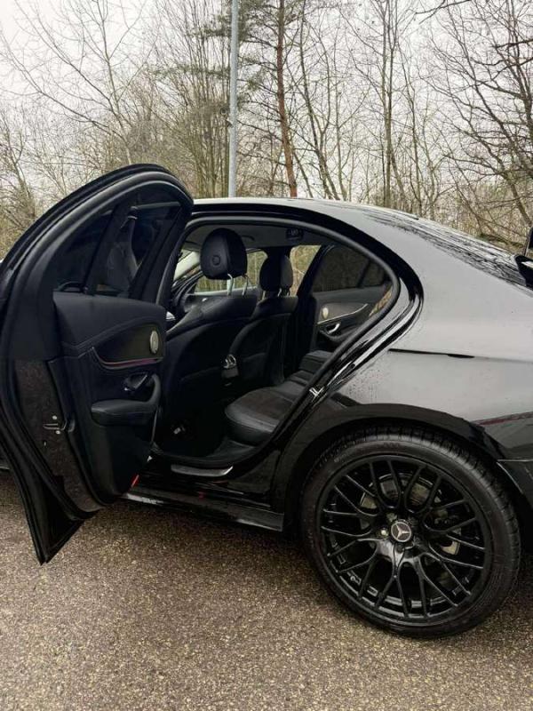 Black Mercedes-Benz E 220 2018 in Kaunas, with an engine capacity of 1.95 L and mileage of 291 thousand km for 21500 €, photo 10 on AUTOMOTO.COM.LV