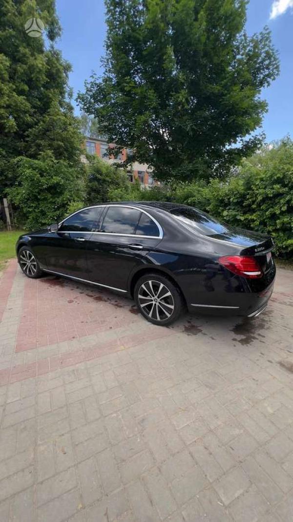 Black Mercedes-Benz E 220 2018 in Vilnius, with an engine capacity of 1.95 L and mileage of 222 thousand km for 17400 €, photo 2 on AUTOMOTO.COM.LV