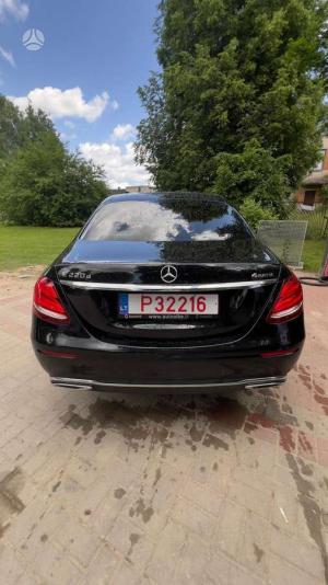 Черный Мерседес E 220 2018 в Вильнюс, объемом двигателя 1.95 л и пробегом 222 тыс. км за 17400 €, фото 5 на AUTOMOTO.COM.LV