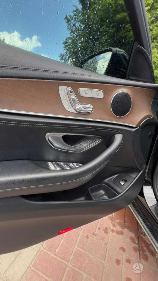 Black Mercedes-Benz E 220 2018 in Vilnius, with an engine capacity of 1.95 L and mileage of 222 thousand km for 17400 €, photo 7 on AUTOMOTO.COM.LV