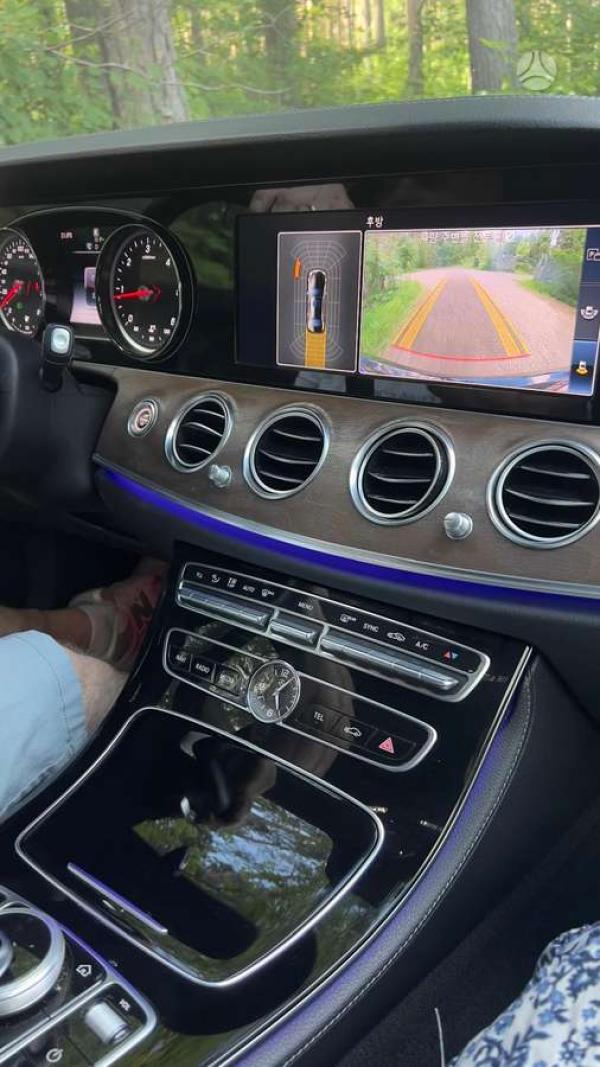 Black Mercedes-Benz E 220 2018 in Vilnius, with an engine capacity of 1.95 L and mileage of 222 thousand km for 17400 €, photo 10 on AUTOMOTO.COM.LV