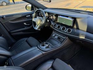 Black Mercedes-Benz E 220 2018 in Pakruojis, with an engine capacity of 2.20 L and mileage of 160 thousand km for 19500 €, photo 5 on AUTOMOTO.COM.LV