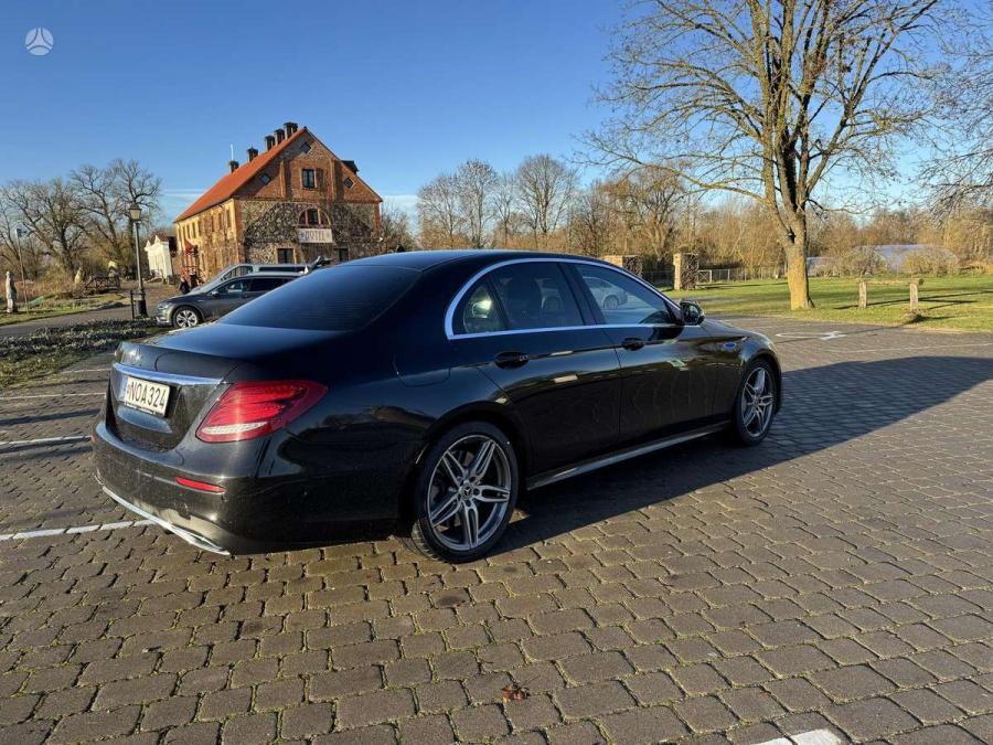 Black Mercedes-Benz E 220 2018 in Pakruojis, with an engine capacity of 2.20 L and mileage of 160 thousand km for 19500 €, photo 9 on AUTOMOTO.COM.LV
