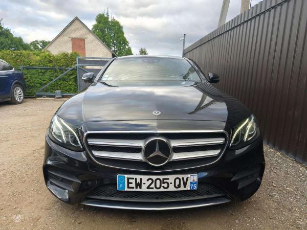 Black Mercedes-Benz E 220 2018 in Kaunas, with an engine capacity of 1.95 L and mileage of 235 thousand km for 12700 €, photo 2 on AUTOMOTO.COM.LV