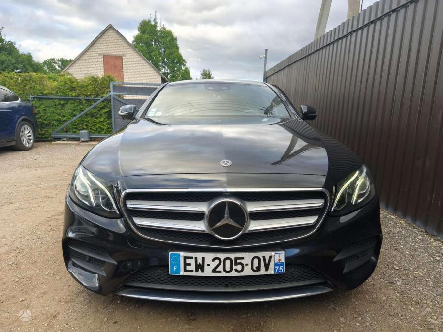Черный Мерседес E 220 2018 в Каунас, объемом двигателя 1.95 л и пробегом 235 тыс. км за 12700 €, фото 3 на AUTOMOTO.COM.LV