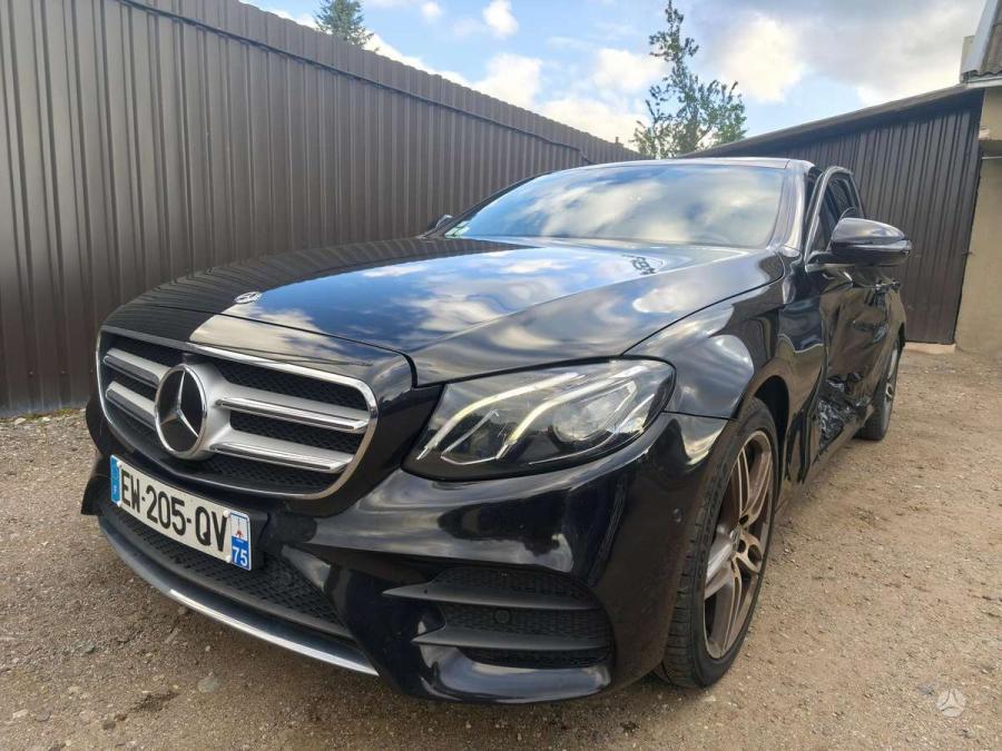 Черный Мерседес E 220 2018 в Каунас, объемом двигателя 1.95 л и пробегом 235 тыс. км за 12700 €, фото 4 на AUTOMOTO.COM.LV