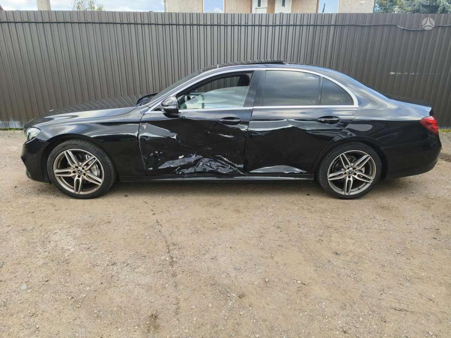 Черный Мерседес E 220 2018 в Каунас, объемом двигателя 1.95 л и пробегом 235 тыс. км за 12700 €, фото 5 на AUTOMOTO.COM.LV