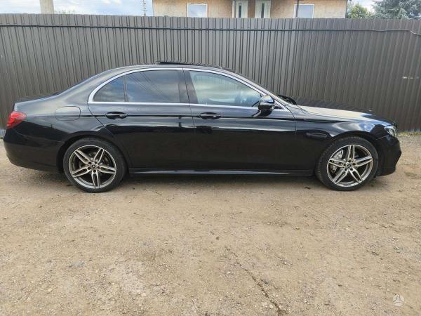 Black Mercedes-Benz E 220 2018 in Kaunas, with an engine capacity of 1.95 L and mileage of 235 thousand km for 12700 €, photo 5 on AUTOMOTO.COM.LV