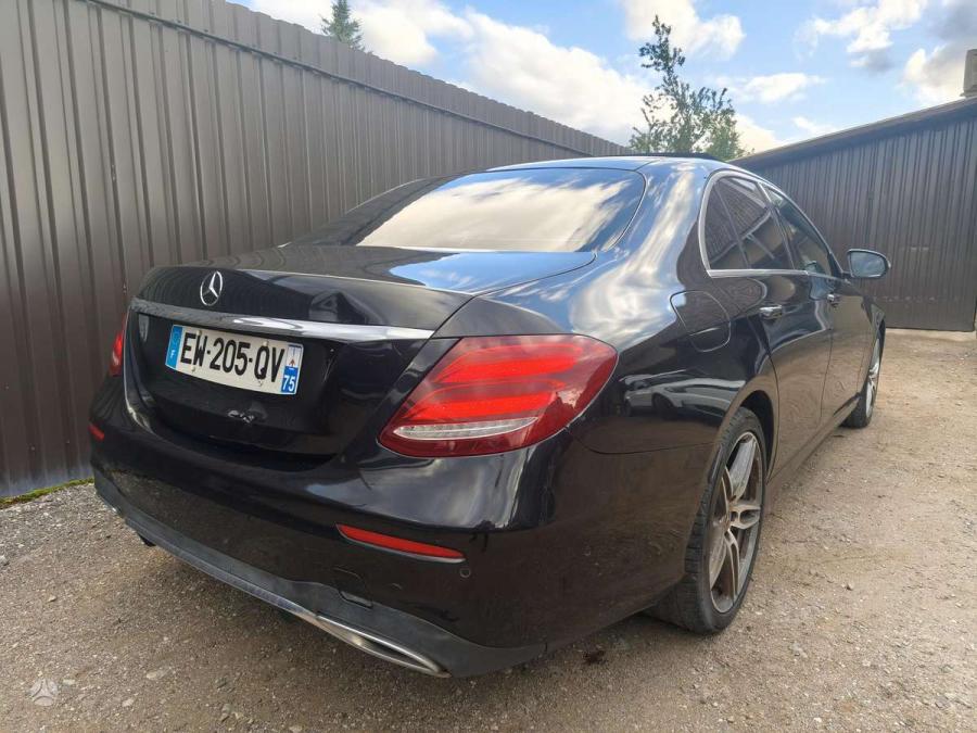 Черный Мерседес E 220 2018 в Каунас, объемом двигателя 1.95 л и пробегом 235 тыс. км за 12700 €, фото 7 на AUTOMOTO.COM.LV