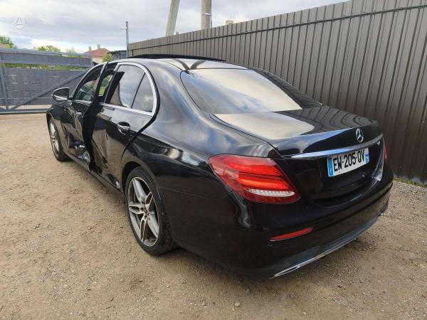 Black Mercedes-Benz E 220 2018 in Kaunas, with an engine capacity of 1.95 L and mileage of 235 thousand km for 12700 €, photo 7 on AUTOMOTO.COM.LV