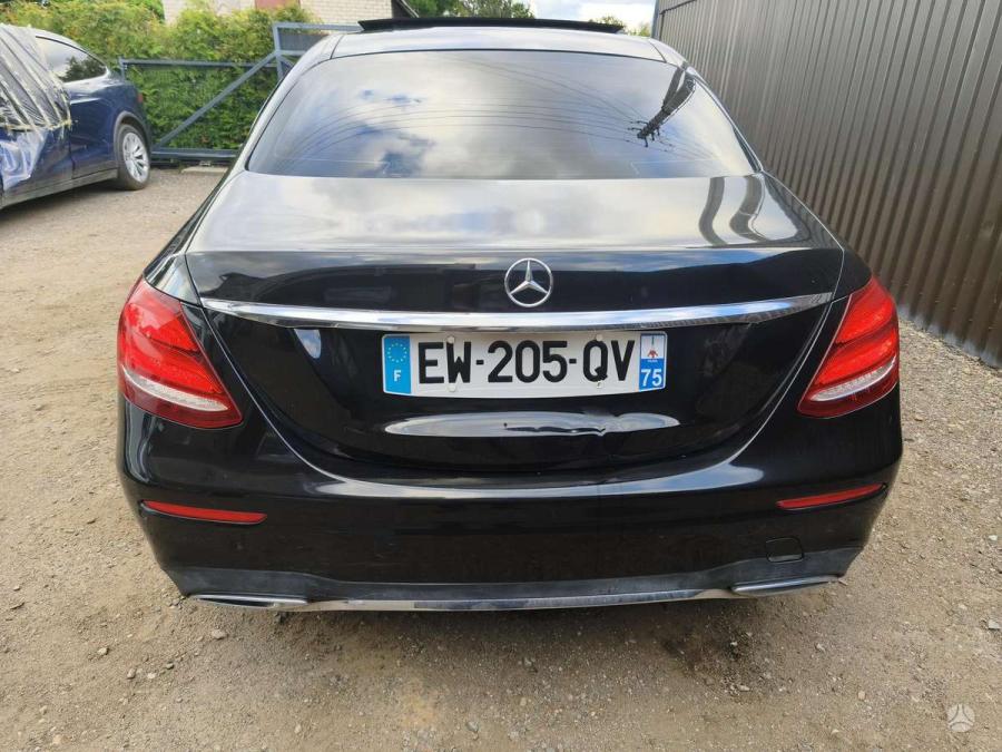 Черный Мерседес E 220 2018 в Каунас, объемом двигателя 1.95 л и пробегом 235 тыс. км за 12700 €, фото 9 на AUTOMOTO.COM.LV