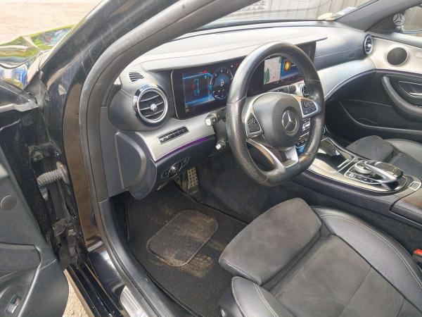 Black Mercedes-Benz E 220 2018 in Kaunas, with an engine capacity of 1.95 L and mileage of 235 thousand km for 12700 €, photo 9 on AUTOMOTO.COM.LV