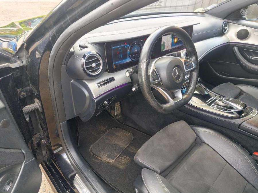 Черный Мерседес E 220 2018 в Каунас, объемом двигателя 1.95 л и пробегом 235 тыс. км за 12700 €, фото 10 на AUTOMOTO.COM.LV