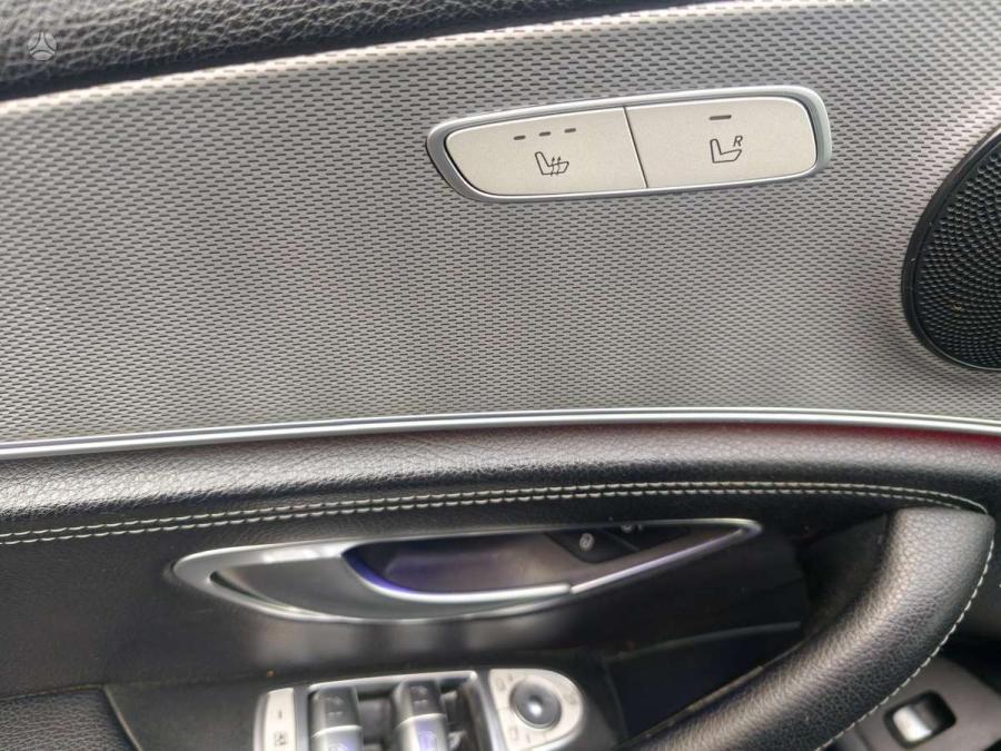 Черный Мерседес E 220 2018 в Каунас, объемом двигателя 1.95 л и пробегом 235 тыс. км за 12700 €, фото 16 на AUTOMOTO.COM.LV