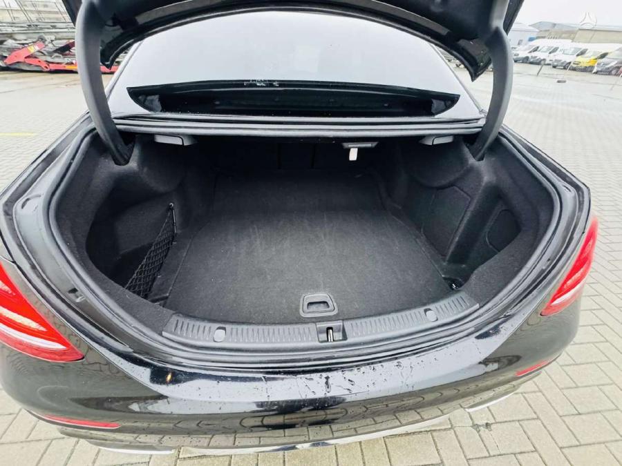 Black Mercedes-Benz E 220 2019 in Kaunas, with an engine capacity of 1.95 L and mileage of 192 thousand km for 18999 €, photo 11 on AUTOMOTO.COM.LV
