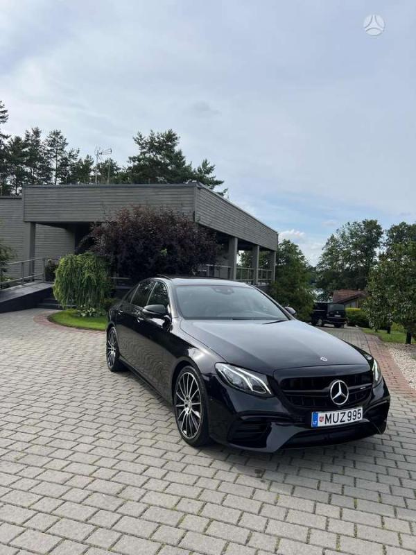Black Mercedes-Benz E 220 2019 in Vilnius, with an engine capacity of 1.95 L and mileage of 287 thousand km for 24800 €, photo 2 on AUTOMOTO.COM.LV