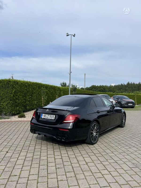 Black Mercedes-Benz E 220 2019 in Vilnius, with an engine capacity of 1.95 L and mileage of 287 thousand km for 24800 €, photo 3 on AUTOMOTO.COM.LV