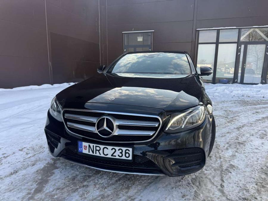 Black Mercedes-Benz E 220 2019 in Kaunas, with an engine capacity of 1.95 L and mileage of 193 thousand km for 18200 €, photo 1 on AUTOMOTO.COM.LV