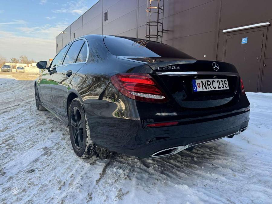 Black Mercedes-Benz E 220 2019 in Kaunas, with an engine capacity of 1.95 L and mileage of 193 thousand km for 18200 €, photo 3 on AUTOMOTO.COM.LV