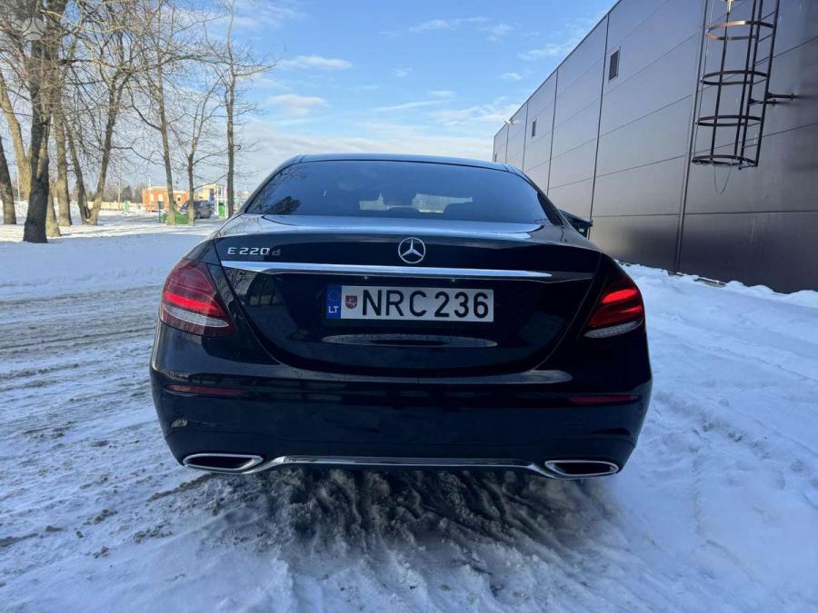 Black Mercedes-Benz E 220 2019 in Kaunas, with an engine capacity of 1.95 L and mileage of 193 thousand km for 18200 €, photo 7 on AUTOMOTO.COM.LV