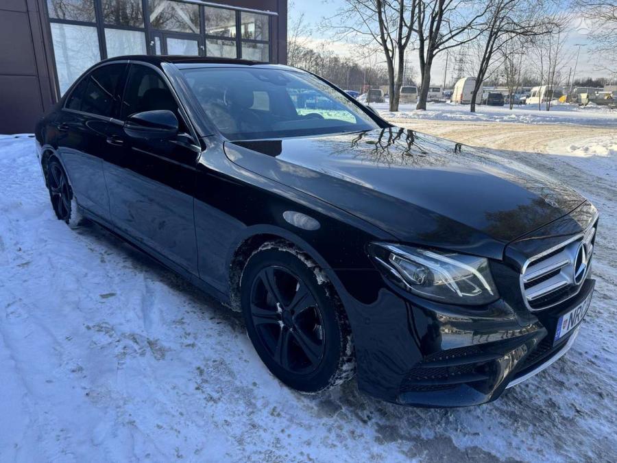Black Mercedes-Benz E 220 2019 in Kaunas, with an engine capacity of 1.95 L and mileage of 195 thousand km for 17800 €, photo 1 on AUTOMOTO.COM.LV