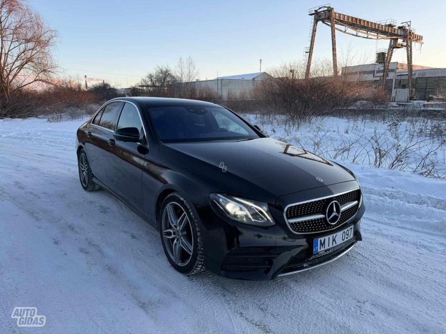Black Mercedes-Benz E 220 2019 in Kaunas, with an engine capacity of 2.00 L and mileage of 300 thousand km for 21500 €, photo 2 on AUTOMOTO.COM.LV