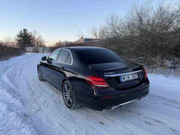 Melns Mercedes-Benz E 220 2019 Kauņa, ar dzinēja tilpumu 2.00 L un nobraukumu 300 tūkst. km par 21500 €, foto 3 vietnē AUTOMOTO.COM.LV