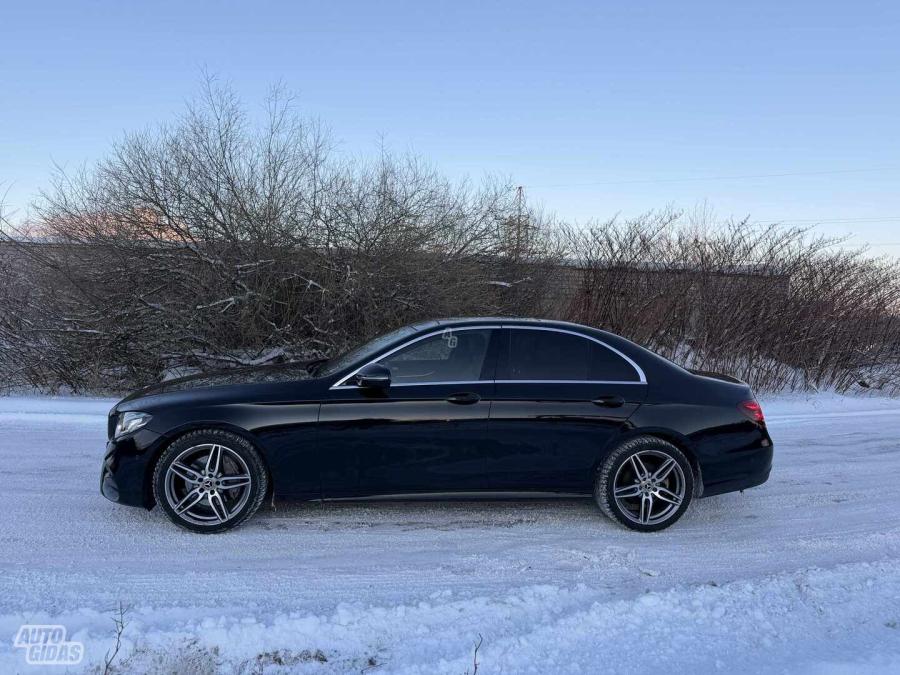 Black Mercedes-Benz E 220 2019 in Kaunas, with an engine capacity of 2.00 L and mileage of 300 thousand km for 21500 €, photo 5 on AUTOMOTO.COM.LV