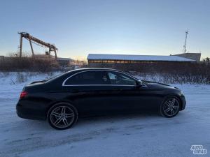 Black Mercedes-Benz E 220 2019 in Kaunas, with an engine capacity of 2.00 L and mileage of 300 thousand km for 21500 €, photo 6 on AUTOMOTO.COM.LV