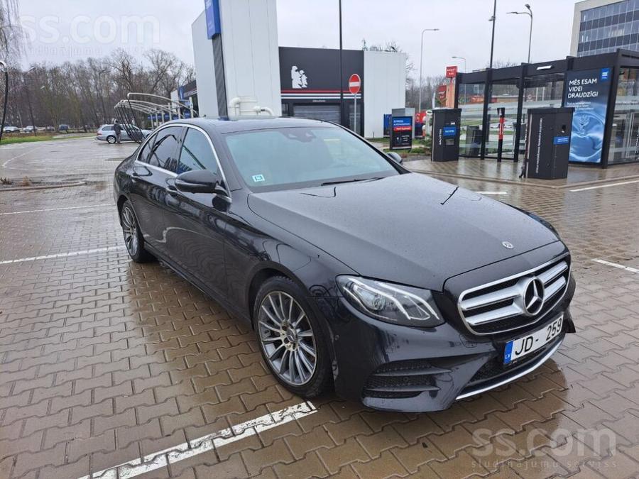 Melns Mercedes-Benz E 220 2019 Rīga, ar dzinēja tilpumu 2.00 L un nobraukumu 127 tūkst. km par 21500 €, foto 1 vietnē AUTOMOTO.COM.LV