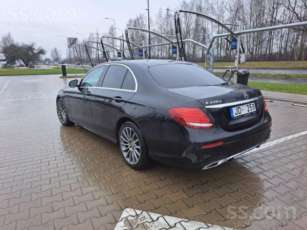 Melns Mercedes-Benz E 220 2019 Rīga, ar dzinēja tilpumu 2.00 L un nobraukumu 127 tūkst. km par 21500 €, foto 2 vietnē AUTOMOTO.COM.LV