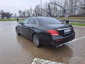 Melns Mercedes-Benz E 220 2019 Rīga, ar dzinēja tilpumu 2.00 L un nobraukumu 127 tūkst. km par 21500 €, foto 3 vietnē AUTOMOTO.COM.LV