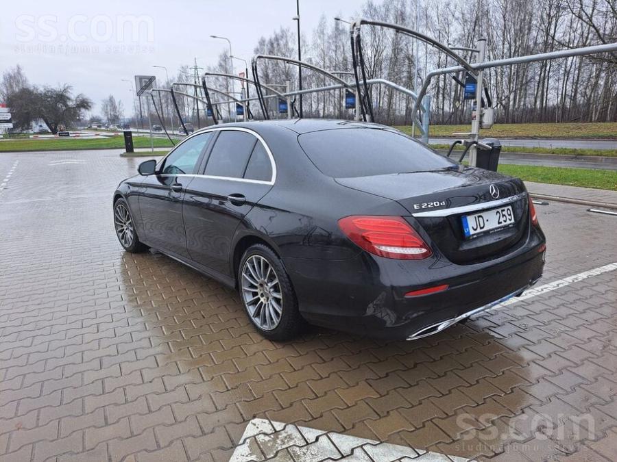 Melns Mercedes-Benz E 220 2019 Rīga, ar dzinēja tilpumu 2.00 L un nobraukumu 127 tūkst. km par 21500 €, foto 3 vietnē AUTOMOTO.COM.LV