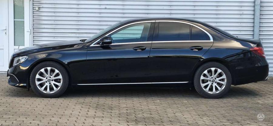 Черный Мерседес E 220 2019 в Таураге, объемом двигателя 1.95 л и пробегом 380 тыс. км за 14000 €, фото 14 на AUTOMOTO.COM.LV