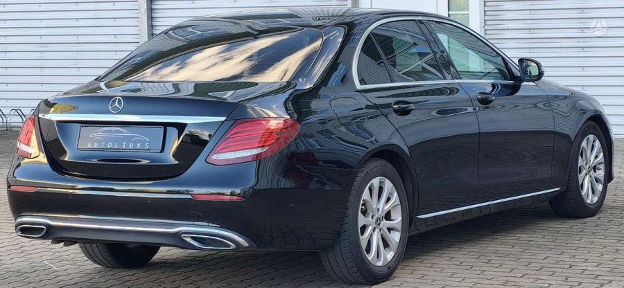Черный Мерседес E 220 2019 в Таураге, объемом двигателя 1.95 л и пробегом 380 тыс. км за 14000 €, фото 15 на AUTOMOTO.COM.LV