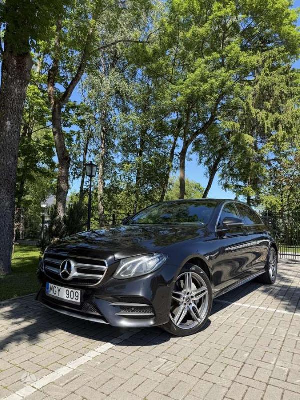Черный Мерседес E 220 2019 в Клайпеда, объемом двигателя 1.95 л и пробегом 319 тыс. км за 18500 €, фото 1 на AUTOMOTO.COM.LV